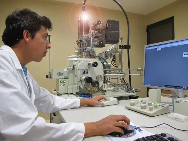 PARTES DEL MICROSCOPIO: Significado, Funciones, Uso Y Más
