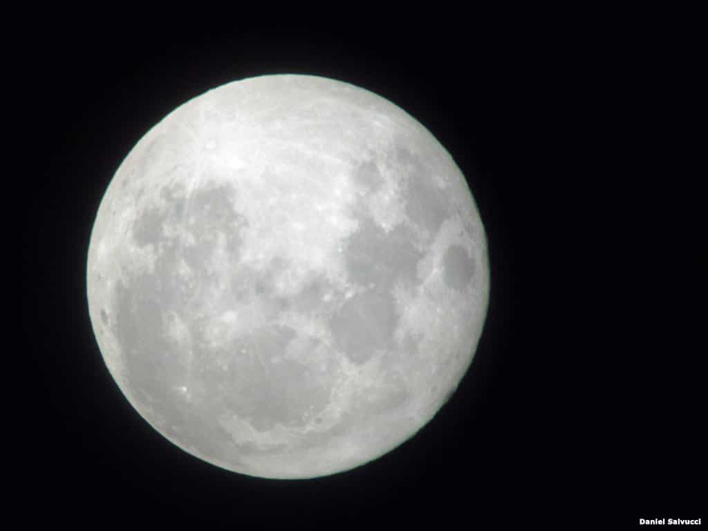 Por qué la luna es blanca: lo que siempre deberías saber sobre este color