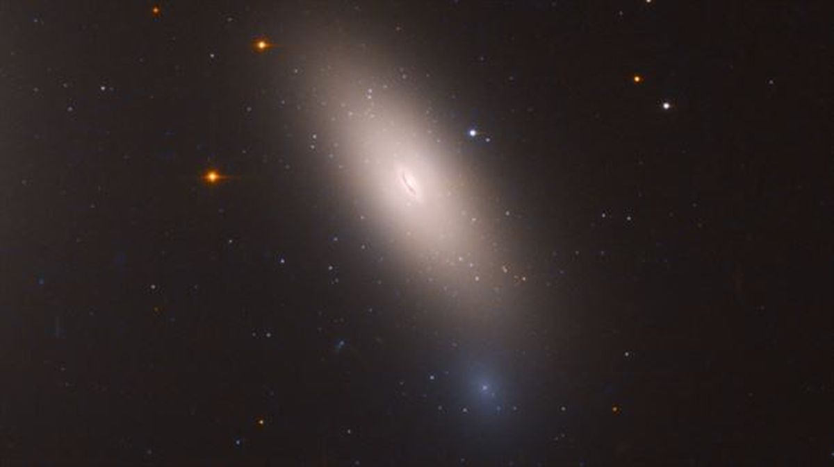 NGC 1277 GALAXIA INTACTA DESDE PRINCIPIOS DEL UNIVERSO