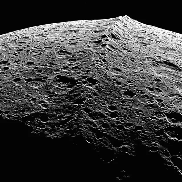 ¿CONOCES EL SATÉLITE JÁPETO? OCTAVO MÁS DISTANTE DE SATURNO