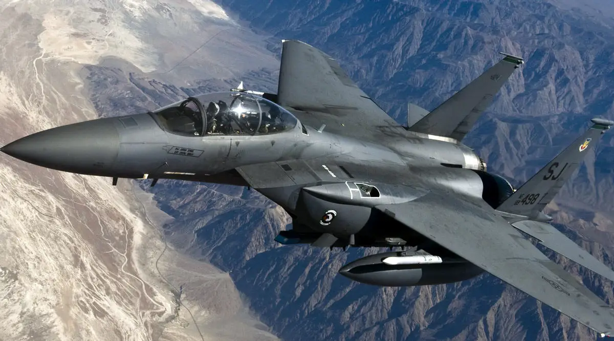 MCDONNELL DOUGLAS F-15 EAGLE, UN AVIÓN DE COMBATE